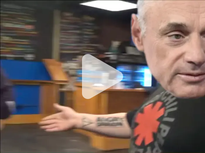 Atlanta Police trying to stop Rob Manfraud from entering Truist Park # ...