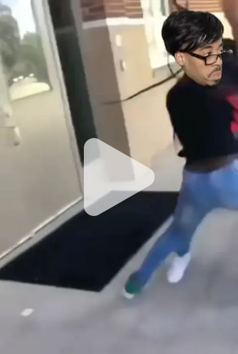 Mama Swoop vs Trawinduh in 11th grade, fightin😩 video meme - Piñata ...